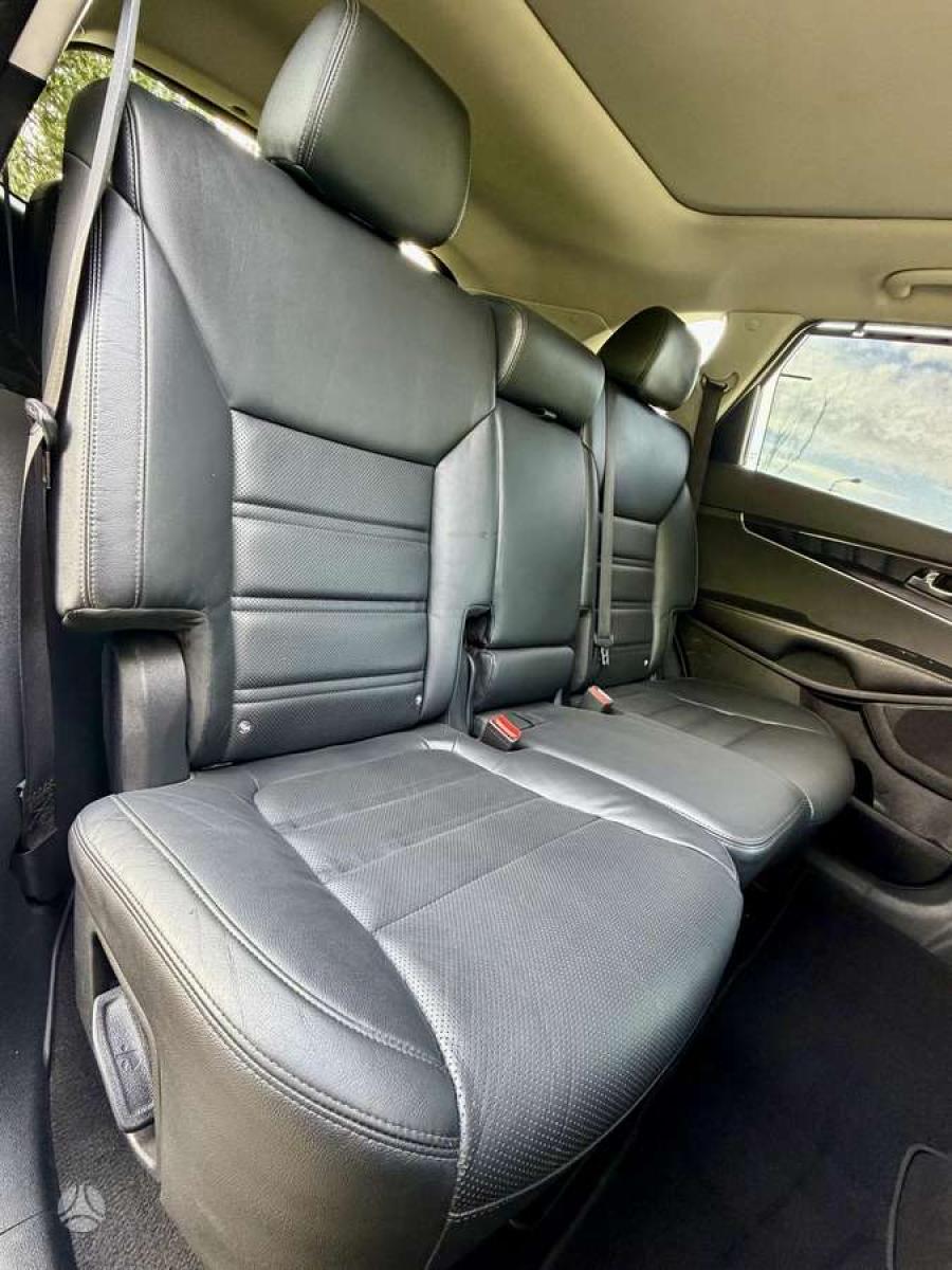 Kia Sorento 2017 in Siauliai, with an engine capacity of 2.20 L and mileage of 250 thousand km for 16450 €, photo 31 on AUTOMOTO.COM.LV
