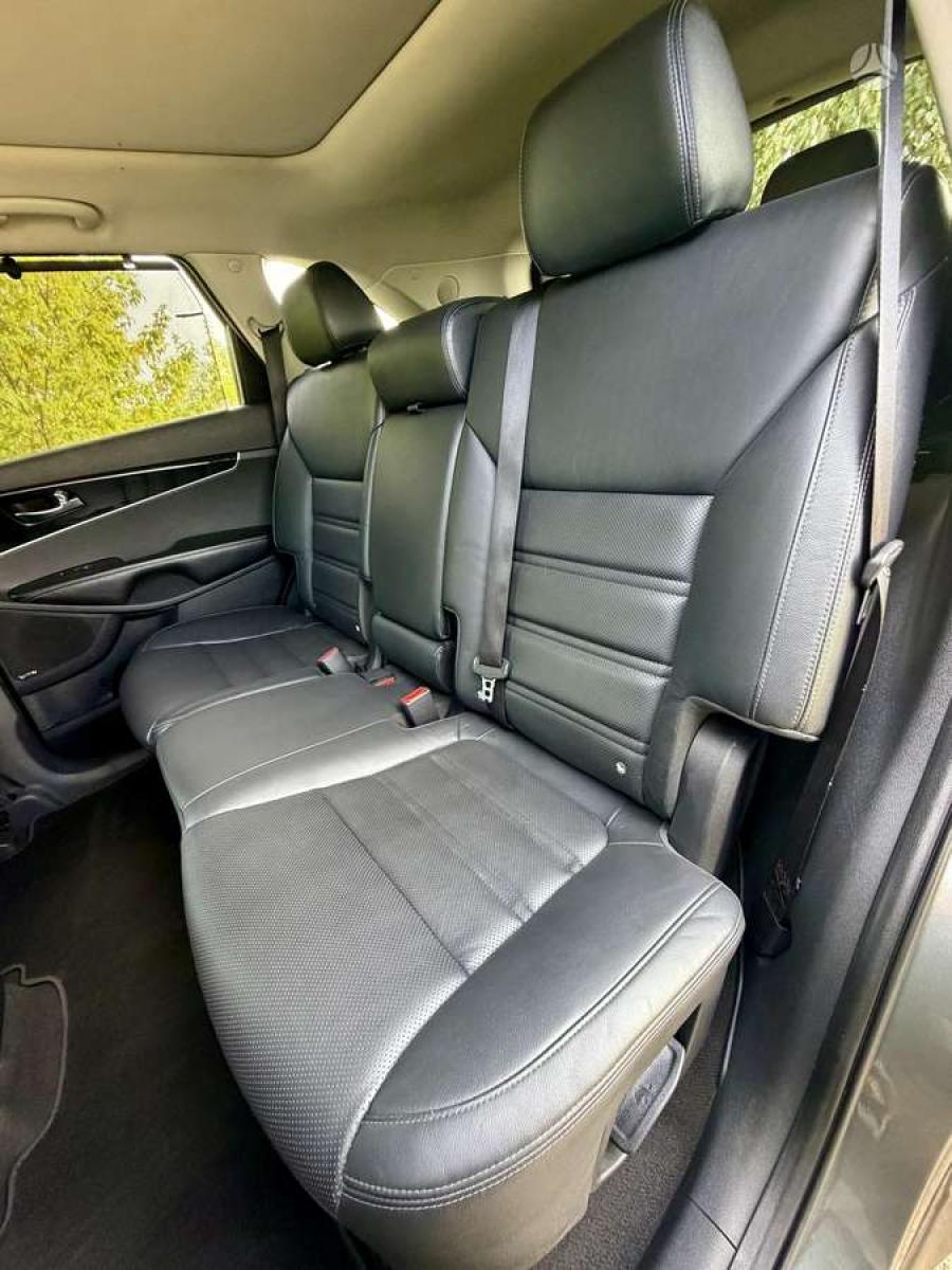 Kia Sorento 2017 in Siauliai, with an engine capacity of 2.20 L and mileage of 250 thousand km for 16450 €, photo 32 on AUTOMOTO.COM.LV