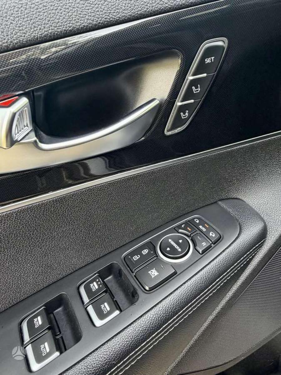 Kia Sorento 2017 in Siauliai, with an engine capacity of 2.20 L and mileage of 250 thousand km for 16450 €, photo 40 on AUTOMOTO.COM.LV