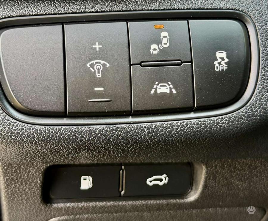 Kia Sorento 2017 in Siauliai, with an engine capacity of 2.20 L and mileage of 250 thousand km for 16450 €, photo 41 on AUTOMOTO.COM.LV
