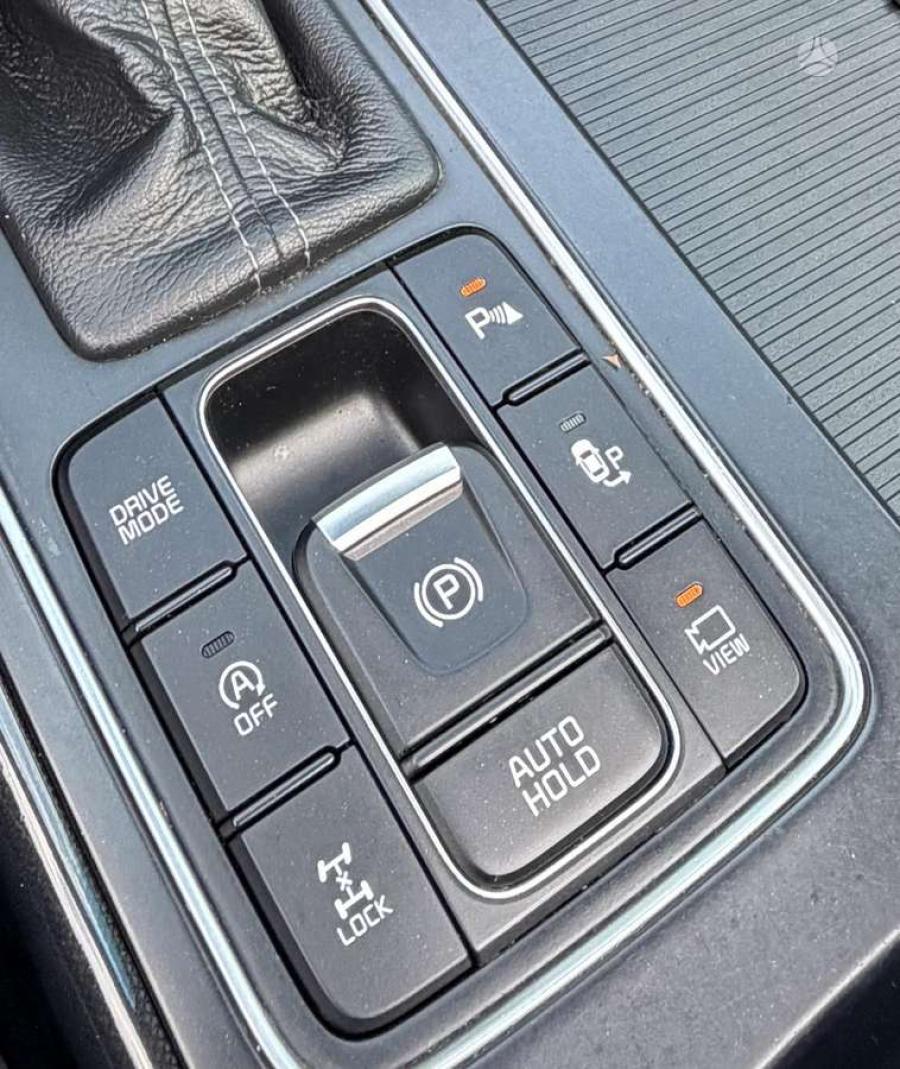 Kia Sorento 2017 in Siauliai, with an engine capacity of 2.20 L and mileage of 250 thousand km for 16450 €, photo 44 on AUTOMOTO.COM.LV
