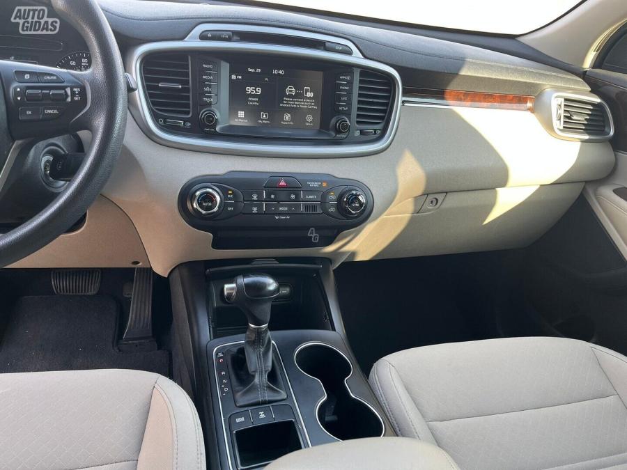 Kia Sorento 2018 in Vilnius, with an engine capacity of 2.40 L and mileage of 216 thousand km for 12900 €, photo 16 on AUTOMOTO.COM.LV