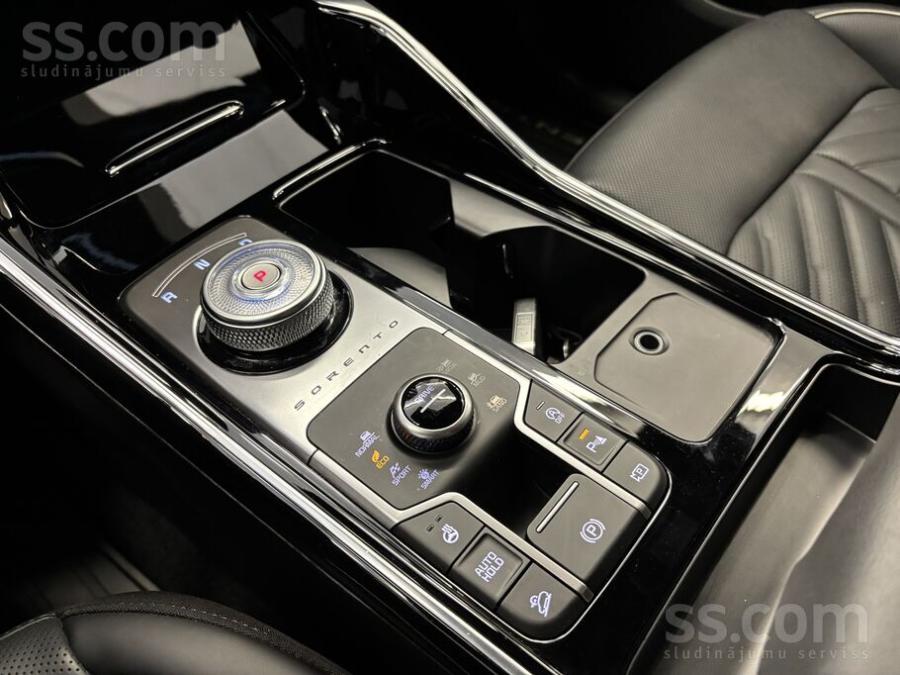 Kia Sorento 2026 Rīga, ar dzinēja tilpumu 2.20 L un nobraukumu 18 tūkst. km par 54900 €, foto 24 vietnē AUTOMOTO.COM.LV