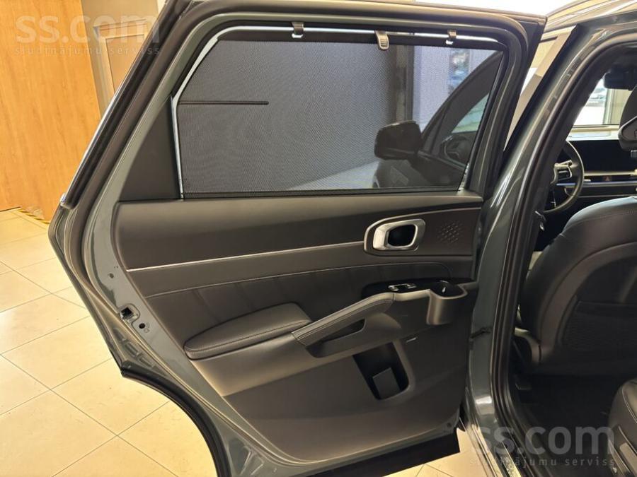 Kia Sorento 2026 Rīga, ar dzinēja tilpumu 2.20 L un nobraukumu 18 tūkst. km par 54900 €, foto 27 vietnē AUTOMOTO.COM.LV