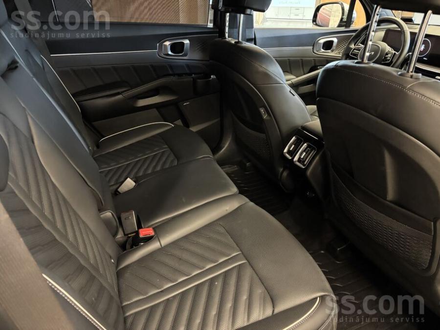 Kia Sorento 2026 Rīga, ar dzinēja tilpumu 2.20 L un nobraukumu 18 tūkst. km par 54900 €, foto 30 vietnē AUTOMOTO.COM.LV