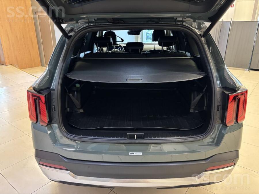 Kia Sorento 2026 Rīga, ar dzinēja tilpumu 2.20 L un nobraukumu 18 tūkst. km par 54900 €, foto 32 vietnē AUTOMOTO.COM.LV