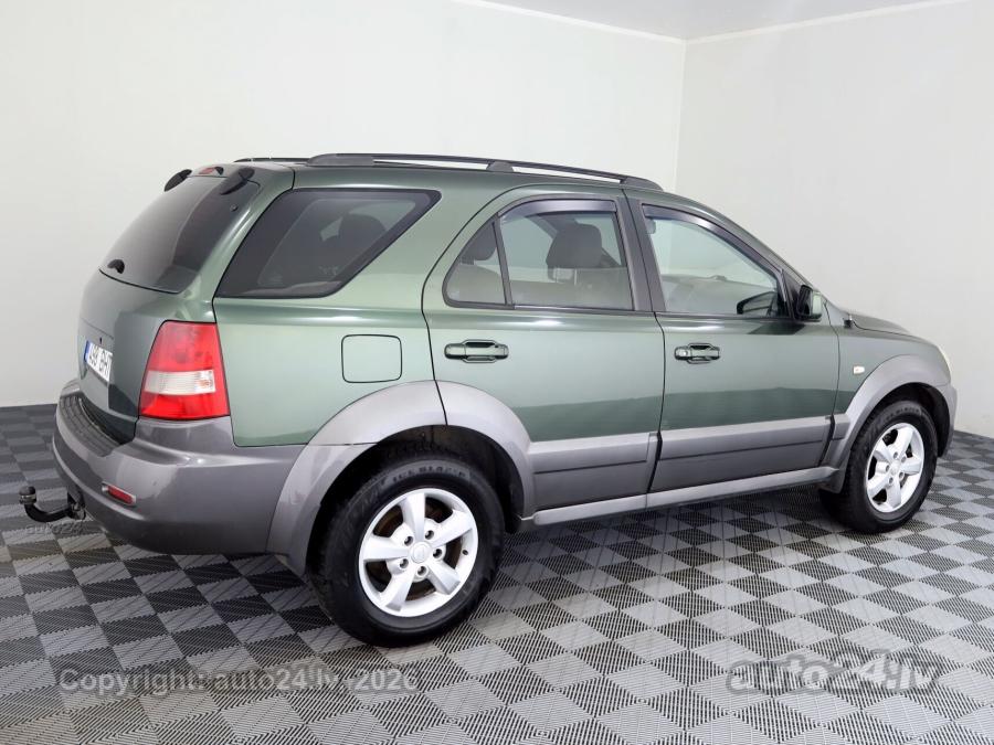 Zaļš Kia Sorento 2004 Tallina, ar dzinēja tilpumu 2.50 L un nobraukumu 298 tūkst. km par 2499 €, foto 4 vietnē AUTOMOTO.COM.LV