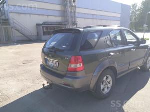 Green Kia Sorento 2006 in Riga, with an engine capacity of 2.50 L and mileage of 271 thousand km for 2250 €, photo 7 on AUTOMOTO.COM.LV
