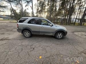 Pelēks Kia Sorento 2002 Talsi, ar dzinēja tilpumu 2.50 L un nobraukumu 234 tūkst. km par 2100 €, foto 3 vietnē AUTOMOTO.COM.LV