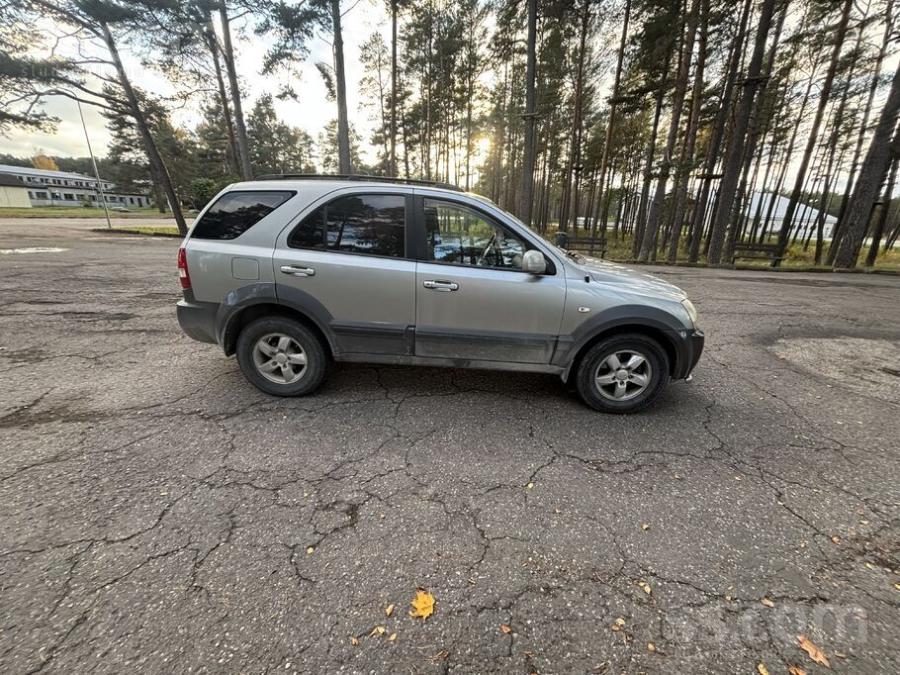Pelēks Kia Sorento 2002 Talsi, ar dzinēja tilpumu 2.50 L un nobraukumu 234 tūkst. km par 2100 €, foto 3 vietnē AUTOMOTO.COM.LV