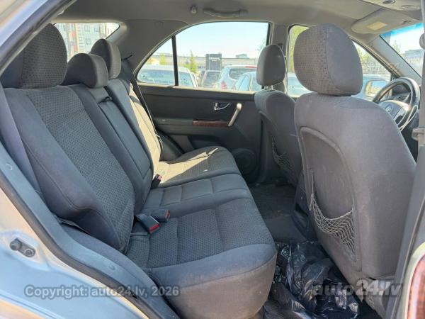 Pelēks Kia Sorento 2003 Tallina, ar dzinēja tilpumu 2.50 L un nobraukumu 398 tūkst. km par 999 €, foto 7 vietnē AUTOMOTO.COM.LV