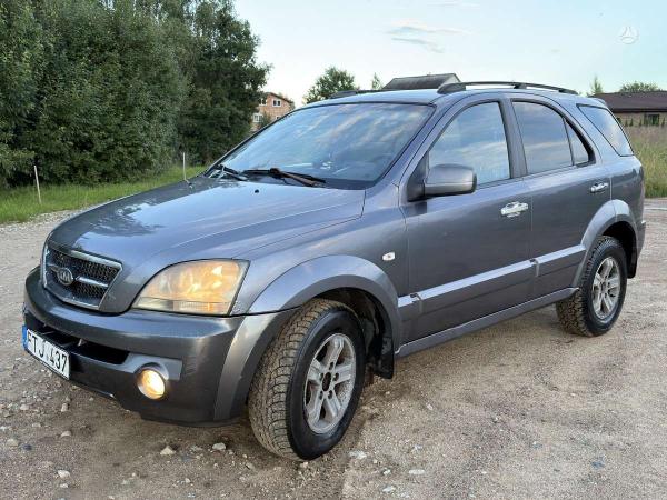 Grey Kia Sorento 2003 in Vilnius, with an engine capacity of 2.50 L and mileage of 300 thousand km for 1400 €, photo 2 on AUTOMOTO.COM.LV