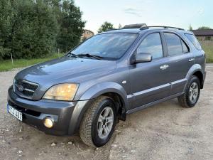 Grey Kia Sorento 2003 in Vilnius, with an engine capacity of 2.50 L and mileage of 300 thousand km for 1400 €, photo 3 on AUTOMOTO.COM.LV