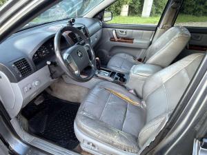 Grey Kia Sorento 2003 in Vilnius, with an engine capacity of 2.50 L and mileage of 300 thousand km for 1400 €, photo 6 on AUTOMOTO.COM.LV