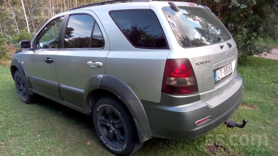 Pelēks Kia Sorento 2003 Preiļi, ar dzinēja tilpumu 2.50 L un nobraukumu 375 tūkst. km par 2200 €, foto 3 vietnē AUTOMOTO.COM.LV