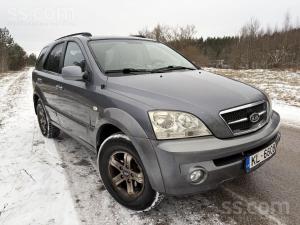 Pelēks Kia Sorento 2004 Daugavpils, ar dzinēja tilpumu 2.40 L un nobraukumu 292 tūkst. km par 1950 €, foto  vietnē AUTOMOTO.COM.LV