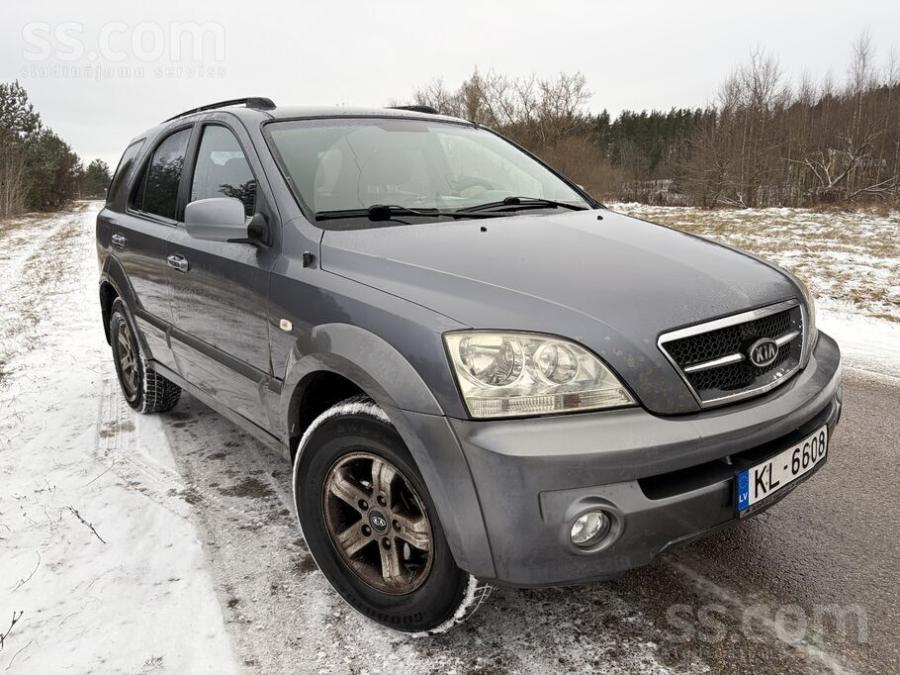 Pelēks Kia Sorento 2004 Daugavpils, ar dzinēja tilpumu 2.40 L un nobraukumu 292 tūkst. km par 1950 €, foto 1 vietnē AUTOMOTO.COM.LV