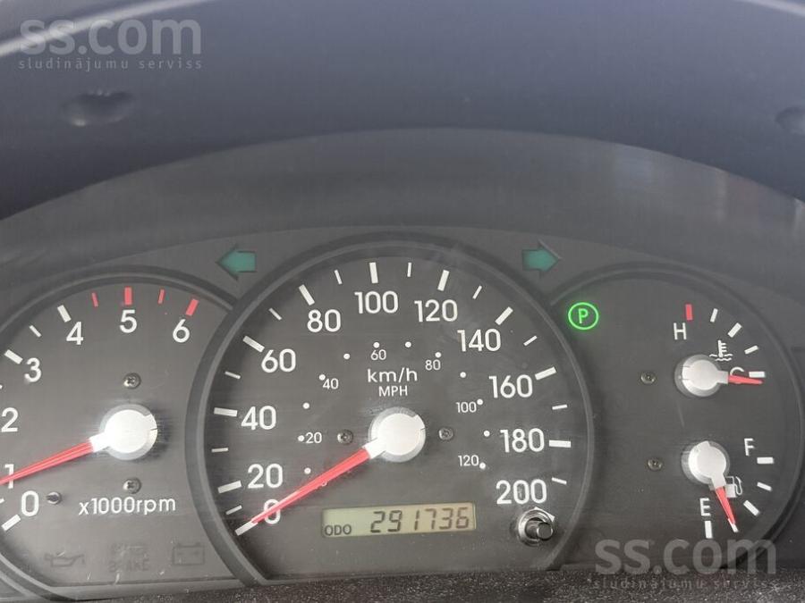 Pelēks Kia Sorento 2004 Daugavpils, ar dzinēja tilpumu 2.40 L un nobraukumu 292 tūkst. km par 1950 €, foto 9 vietnē AUTOMOTO.COM.LV