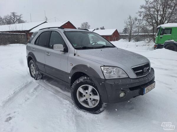 Pelēks Kia Sorento 2004 Prienai, ar dzinēja tilpumu 2.50 L un nobraukumu 300 tūkst. km par 2350 €, foto 1 vietnē AUTOMOTO.COM.LV