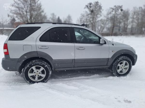 Pelēks Kia Sorento 2004 Prienai, ar dzinēja tilpumu 2.50 L un nobraukumu 300 tūkst. km par 2350 €, foto 4 vietnē AUTOMOTO.COM.LV