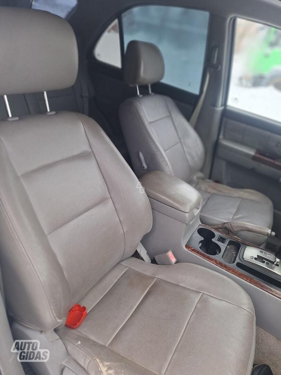 Pelēks Kia Sorento 2004 Prienai, ar dzinēja tilpumu 2.50 L un nobraukumu 300 tūkst. km par 2350 €, foto 9 vietnē AUTOMOTO.COM.LV