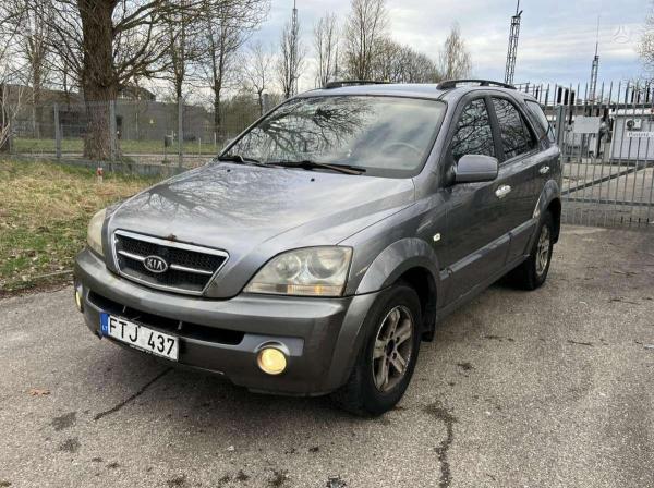 Grey Kia Sorento 2004 in Vilnius, with an engine capacity of 2.50 L and mileage of 400 thousand km for 1600 €, photo 2 on AUTOMOTO.COM.LV