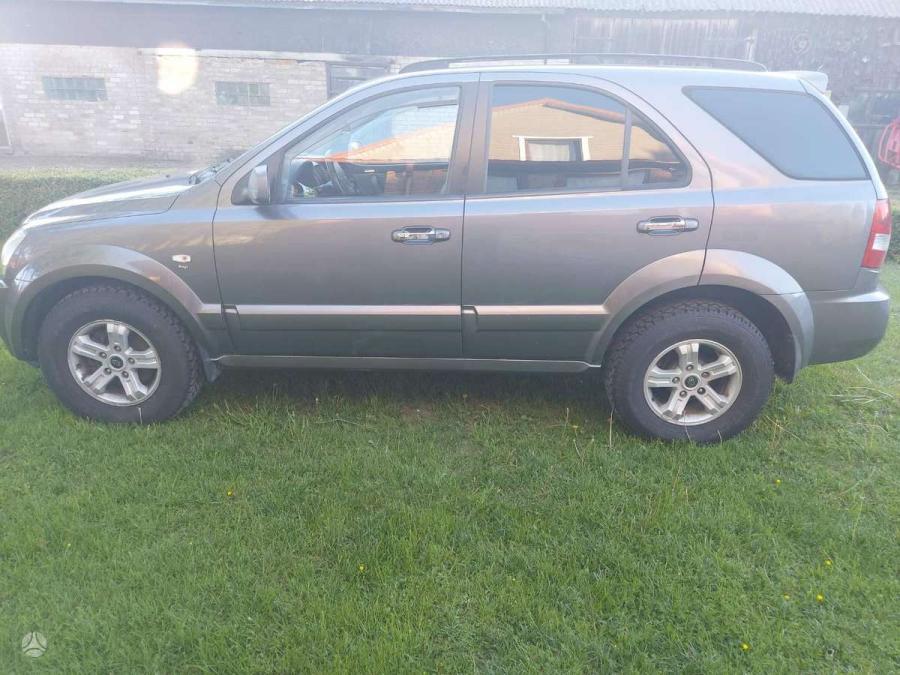 Pelēks Kia Sorento 2004 Šilutė, ar dzinēja tilpumu 2.50 L un nobraukumu 263 tūkst. km par 2050 €, foto 4 vietnē AUTOMOTO.COM.LV