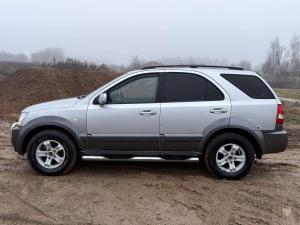Pelēks Kia Sorento 2005 Viļņa, ar dzinēja tilpumu 2.50 L un nobraukumu 301 tūkst. km par 2000 €, foto 2 vietnē AUTOMOTO.COM.LV