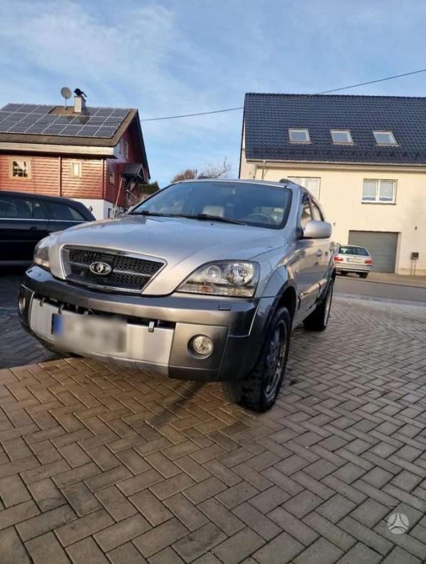 Grey Kia Sorento 2005 in Marijampole, with an engine capacity of 3.50 L and mileage of 198 thousand km for 2800 €, photo 2 on AUTOMOTO.COM.LV
