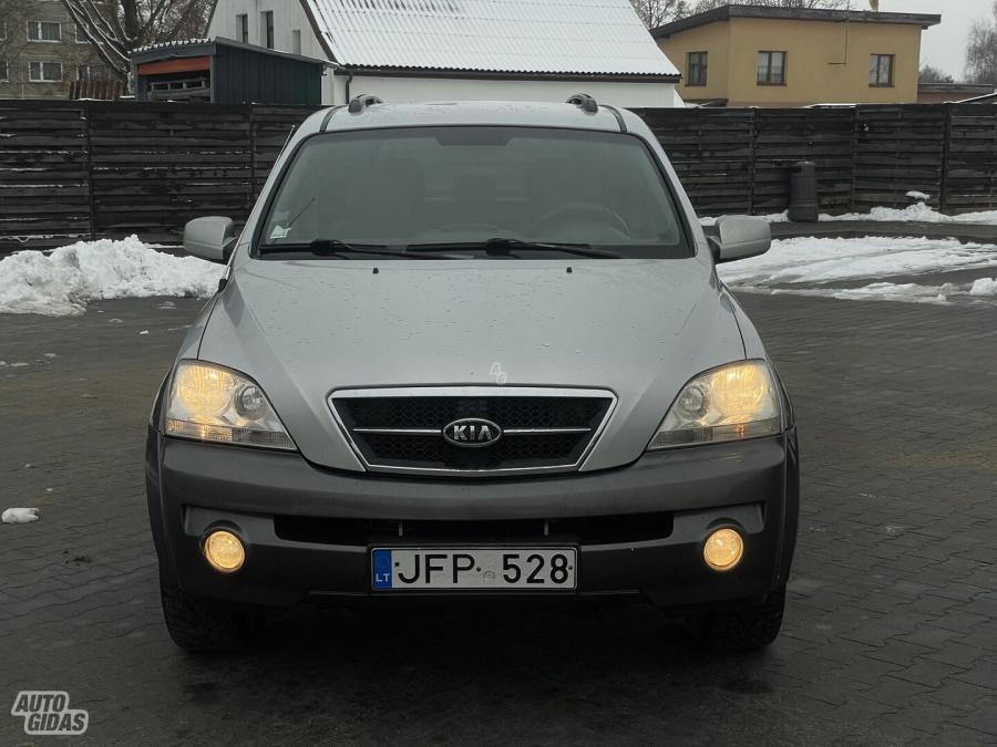 Grey Kia Sorento 2005 in Silute, with an engine capacity of 2.50 L and mileage of 220 thousand km for 2000 €, photo 2 on AUTOMOTO.COM.LV