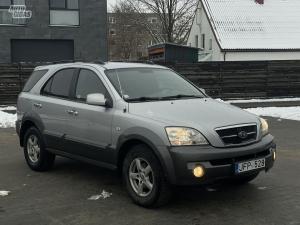 Grey Kia Sorento 2005 in Silute, with an engine capacity of 2.50 L and mileage of 220 thousand km for 2000 €, photo 3 on AUTOMOTO.COM.LV