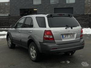 Grey Kia Sorento 2005 in Silute, with an engine capacity of 2.50 L and mileage of 220 thousand km for 2000 €, photo 4 on AUTOMOTO.COM.LV