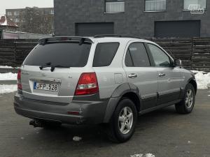 Grey Kia Sorento 2005 in Silute, with an engine capacity of 2.50 L and mileage of 220 thousand km for 2000 €, photo 6 on AUTOMOTO.COM.LV