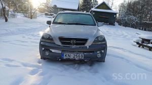 Grey Kia Sorento 2005 in Rezekne, with an engine capacity of 2.50 L and mileage of 301 thousand km for 2750 €, photo 2 on AUTOMOTO.COM.LV
