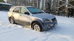 Grey Kia Sorento 2005 in Rezekne, with an engine capacity of 2.50 L and mileage of 301 thousand km for 2750 €, photo 3 on AUTOMOTO.COM.LV