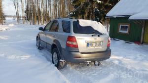 Grey Kia Sorento 2005 in Rezekne, with an engine capacity of 2.50 L and mileage of 301 thousand km for 2750 €, photo 5 on AUTOMOTO.COM.LV