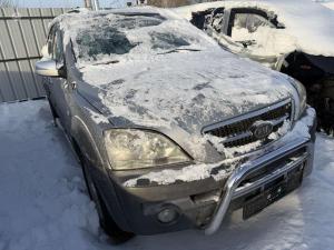 Grey Kia Sorento 2005 in Siauliai, with an engine capacity of 2.50 L and mileage of 235 thousand km for 1550 €, photo 2 on AUTOMOTO.COM.LV