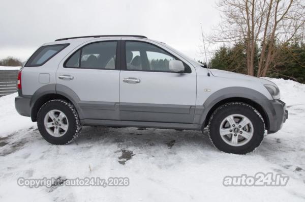Pelēks Kia Sorento 2005 Tallina, ar dzinēja tilpumu 2.50 L un nobraukumu 0 tūkst. km par 2200 €, foto 3 vietnē AUTOMOTO.COM.LV
