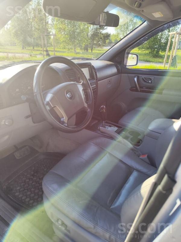 Pelēks Kia Sorento 2005 Jelgava, ar dzinēja tilpumu 2.50 L un nobraukumu 259 tūkst. km par 1750 €, foto 8 vietnē AUTOMOTO.COM.LV
