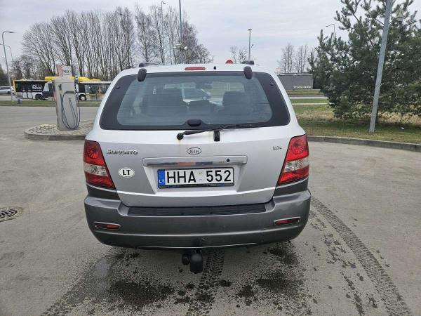 Grey Kia Sorento 2005 in Siauliai, with an engine capacity of 2.50 L and mileage of 0 thousand km for 1550 €, photo 5 on AUTOMOTO.COM.LV