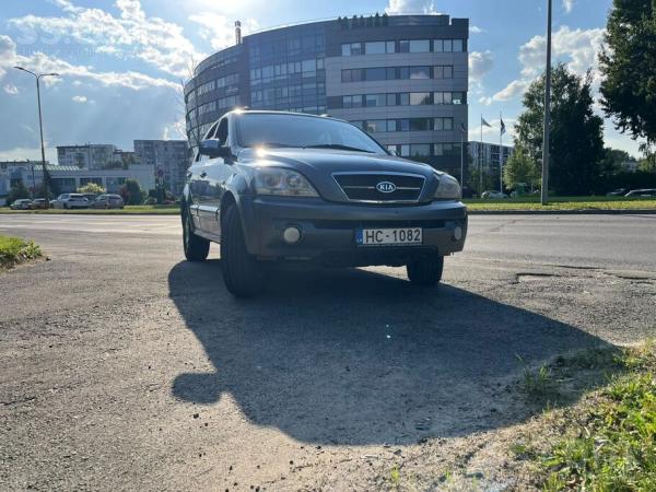Grey Kia Sorento 2005 in Riga, with an engine capacity of 2.50 L and mileage of 265 thousand km for 1500 €, photo 1 on AUTOMOTO.COM.LV