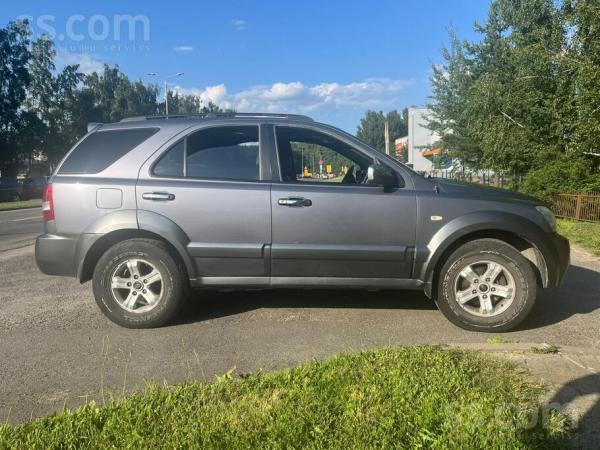 Grey Kia Sorento 2005 in Riga, with an engine capacity of 2.50 L and mileage of 265 thousand km for 1500 €, photo 3 on AUTOMOTO.COM.LV
