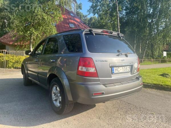 Grey Kia Sorento 2005 in Riga, with an engine capacity of 2.50 L and mileage of 265 thousand km for 1500 €, photo 4 on AUTOMOTO.COM.LV
