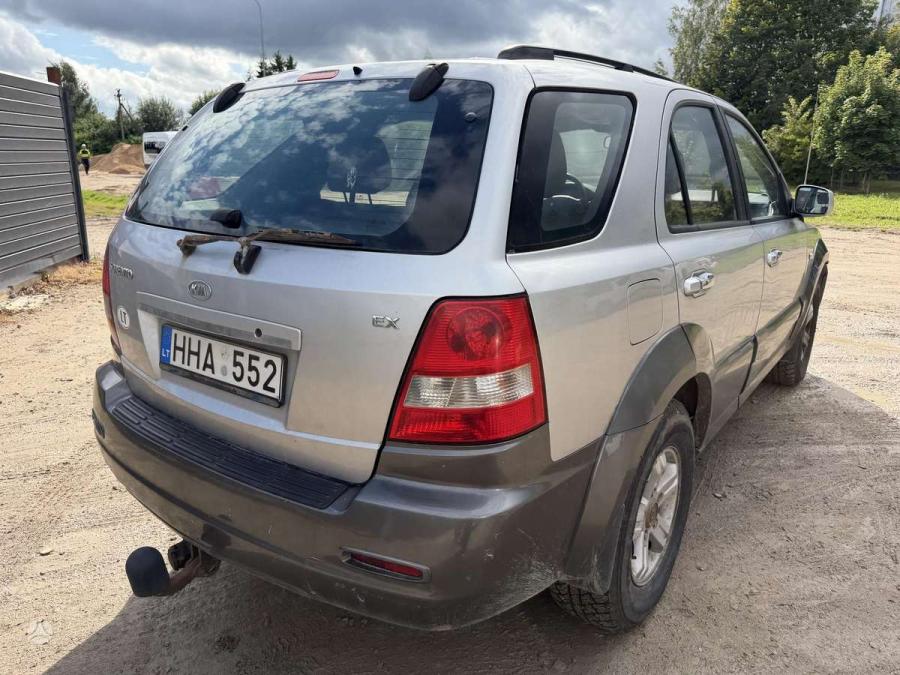 Pelēks Kia Sorento 2005 Šauļi, ar dzinēja tilpumu 2.50 L un nobraukumu 310 tūkst. km par 1000 €, foto 5 vietnē AUTOMOTO.COM.LV