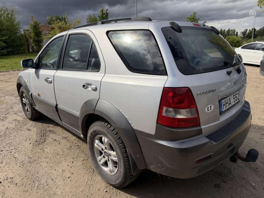 Pelēks Kia Sorento 2005 Šauļi, ar dzinēja tilpumu 2.50 L un nobraukumu 310 tūkst. km par 1000 €, foto 7 vietnē AUTOMOTO.COM.LV