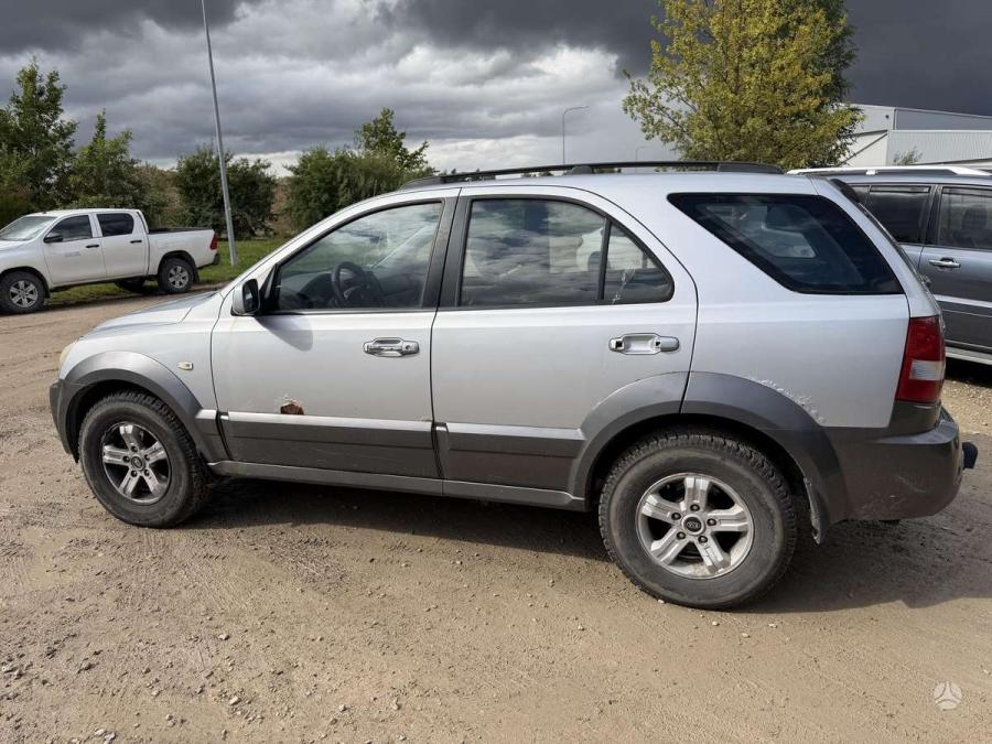 Pelēks Kia Sorento 2005 Šauļi, ar dzinēja tilpumu 2.50 L un nobraukumu 310 tūkst. km par 1000 €, foto 8 vietnē AUTOMOTO.COM.LV