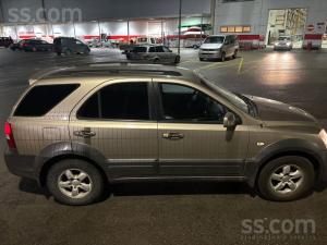 Pelēks Kia Sorento 2006 Rīga, ar dzinēja tilpumu 2.50 L un nobraukumu 170 tūkst. km par 1600 €, foto 2 vietnē AUTOMOTO.COM.LV