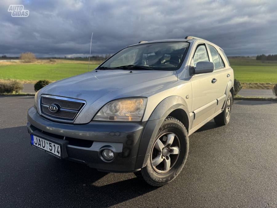 Grey Kia Sorento 2006 in Kaunas, with an engine capacity of 2.50 L and mileage of 200 thousand km for 2000 €, photo 1 on AUTOMOTO.COM.LV
