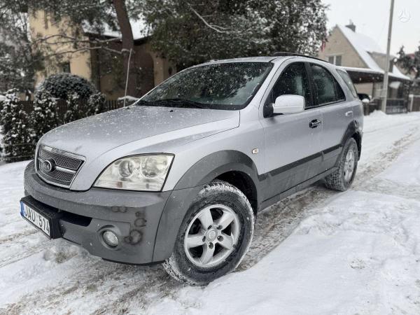 Grey Kia Sorento 2006 in Kaunas, with an engine capacity of 2.50 L and mileage of 200 thousand km for 2000 €, photo 1 on AUTOMOTO.COM.LV
