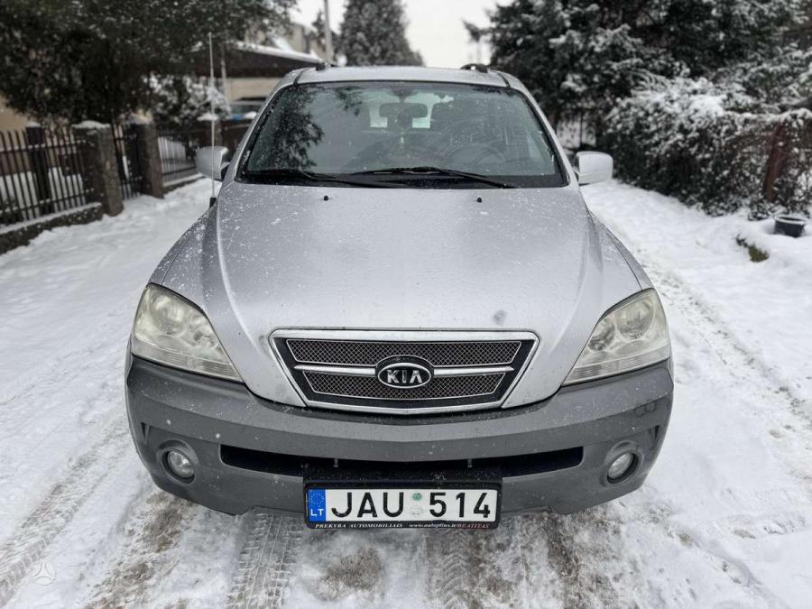 Grey Kia Sorento 2006 in Kaunas, with an engine capacity of 2.50 L and mileage of 200 thousand km for 2000 €, photo 2 on AUTOMOTO.COM.LV